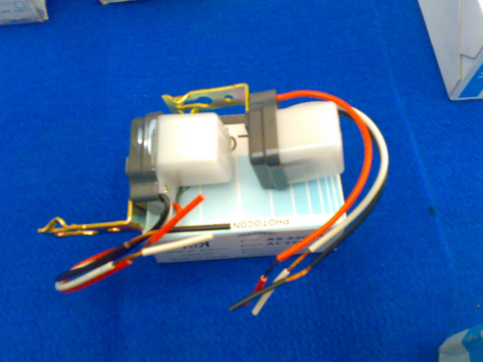 LISTRIK DAN ELEKTRONIKA: Prinsip kerja Photocell