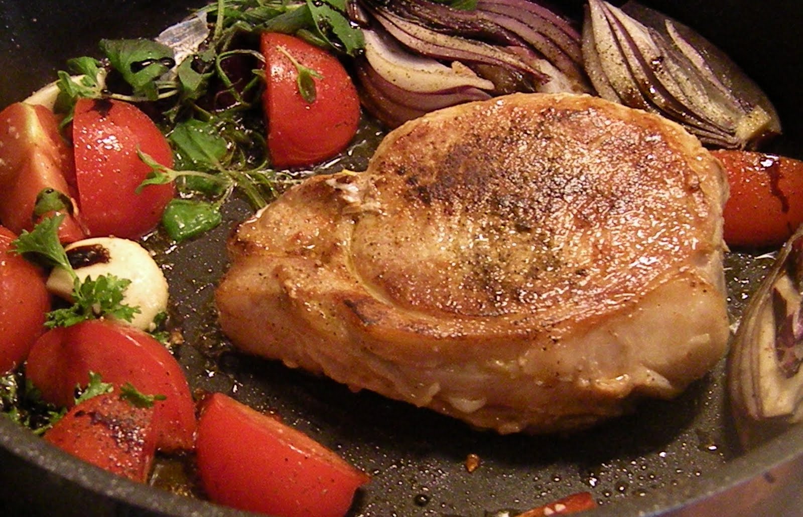 Vibekes mad: Kotelet fyldt med hvidløg, persille og citron samt tilbehør