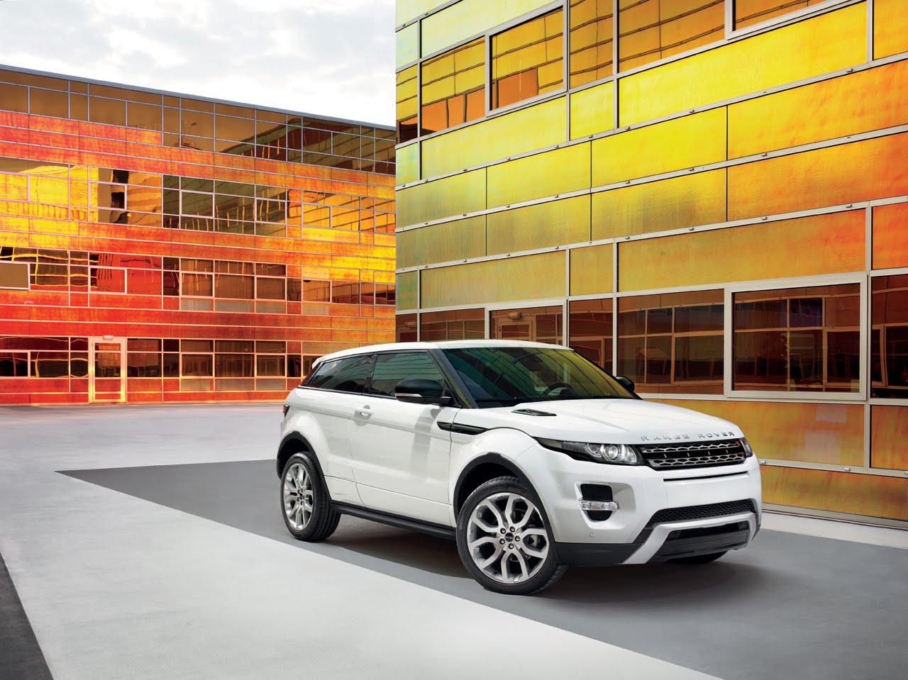 mini coupe concept: RANGE ROVER EVOQUE DETAILED