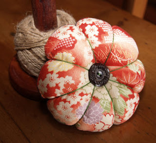 Little Green Cottage Designs: Favourite Pin Cushion Pattern