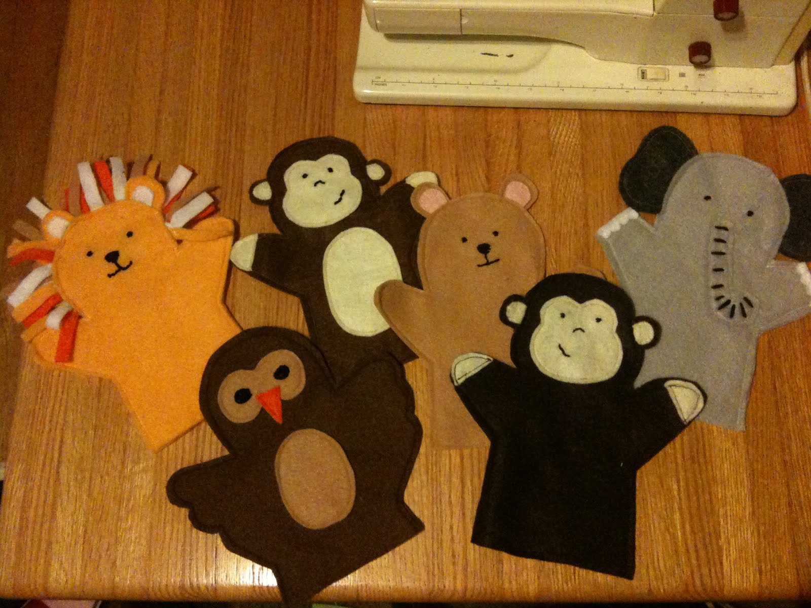 I'm Thinking...: Felt Hand Puppets