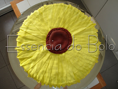 Essência do Bolo ®: Bolo formato flor - Gerebera (Novembro 2009)