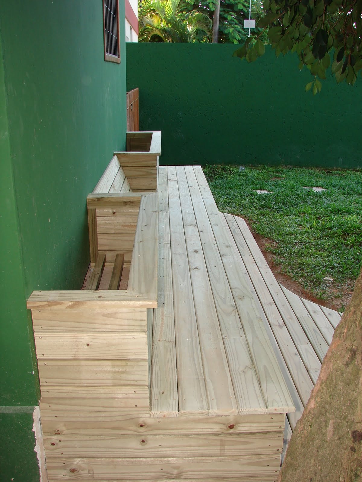 Mini deck e bancos na Tapera