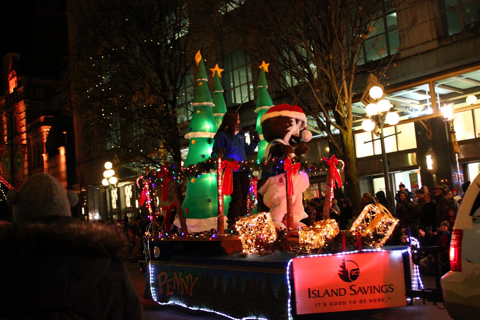sunflowers and sunrises: Santa Claus Parade