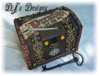 Dee Dee's Craft Spot: Halloween Surprise.....look here...