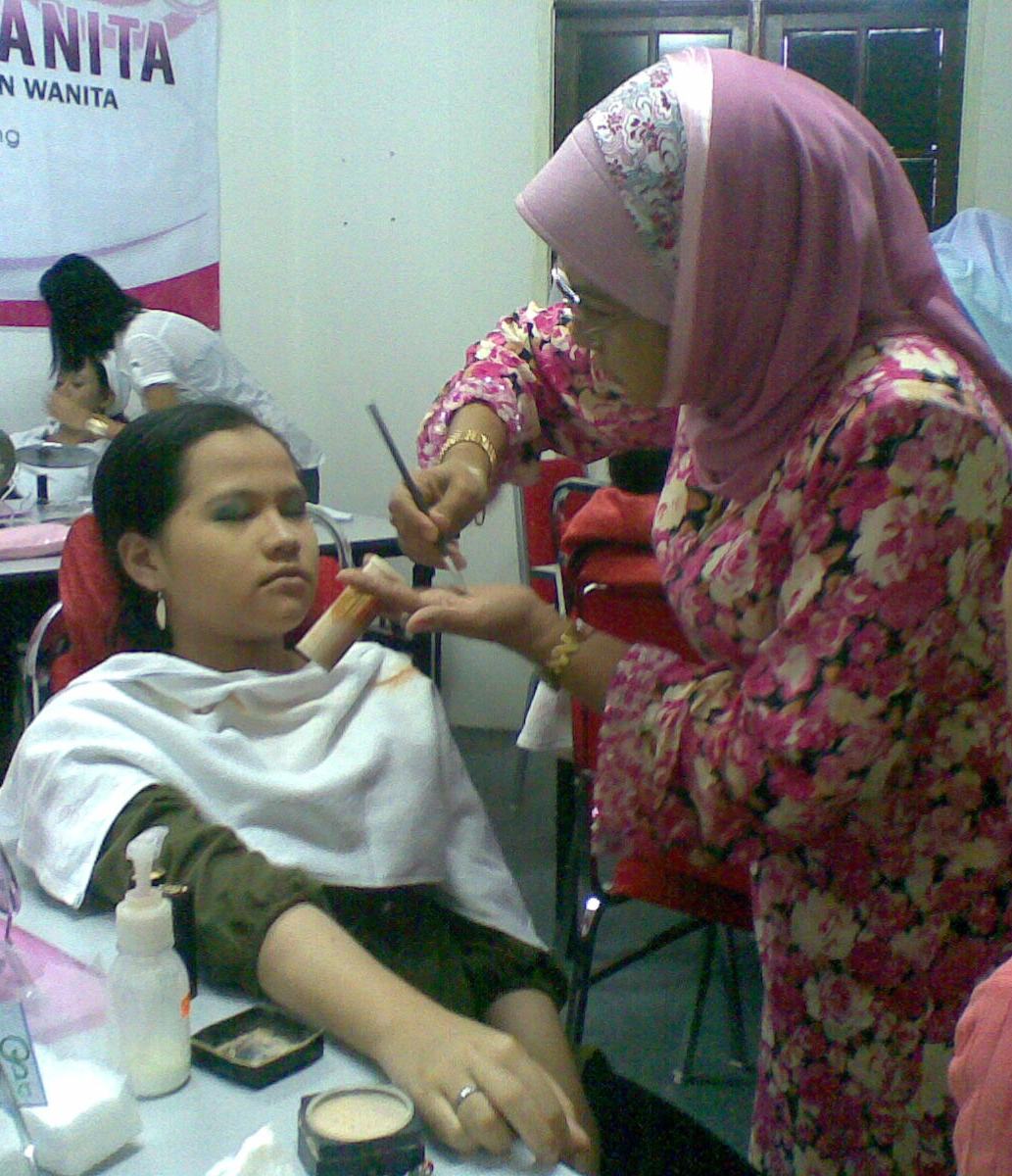 PUSAT KECANTIKAN A-ONE: ::Mekap pengantin::