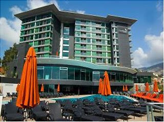 Urlaub in Portugal: Four Views Baia Hotel in Funchal auf Madeira