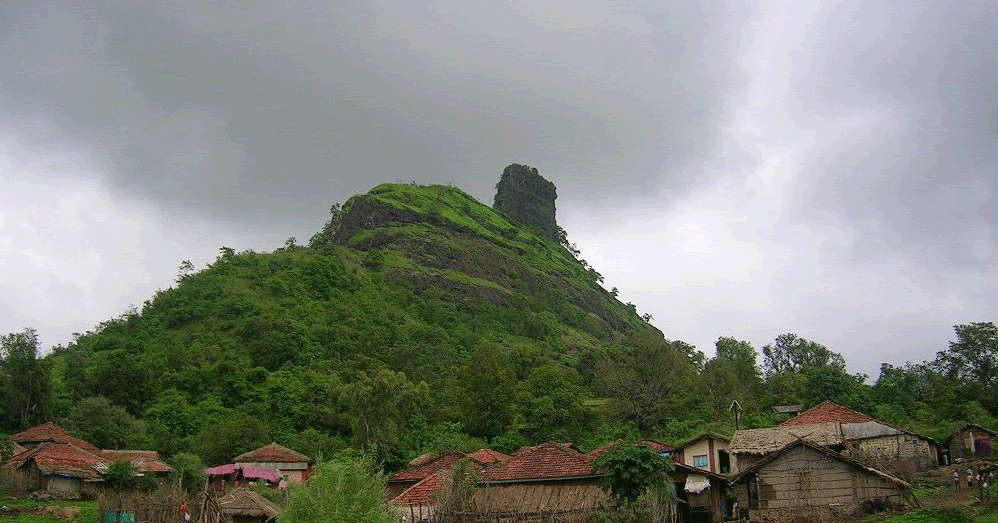 Karjat: Trekking to Peth Fort