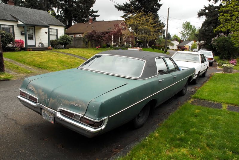 OLD PARKED CARS.: 1969 Dodge Polara.