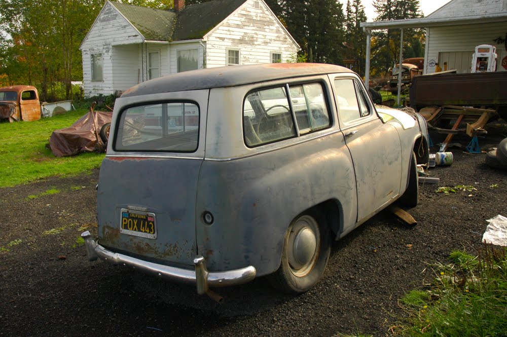 OLD PARKED CARS.: 1954 Hillman Husky.