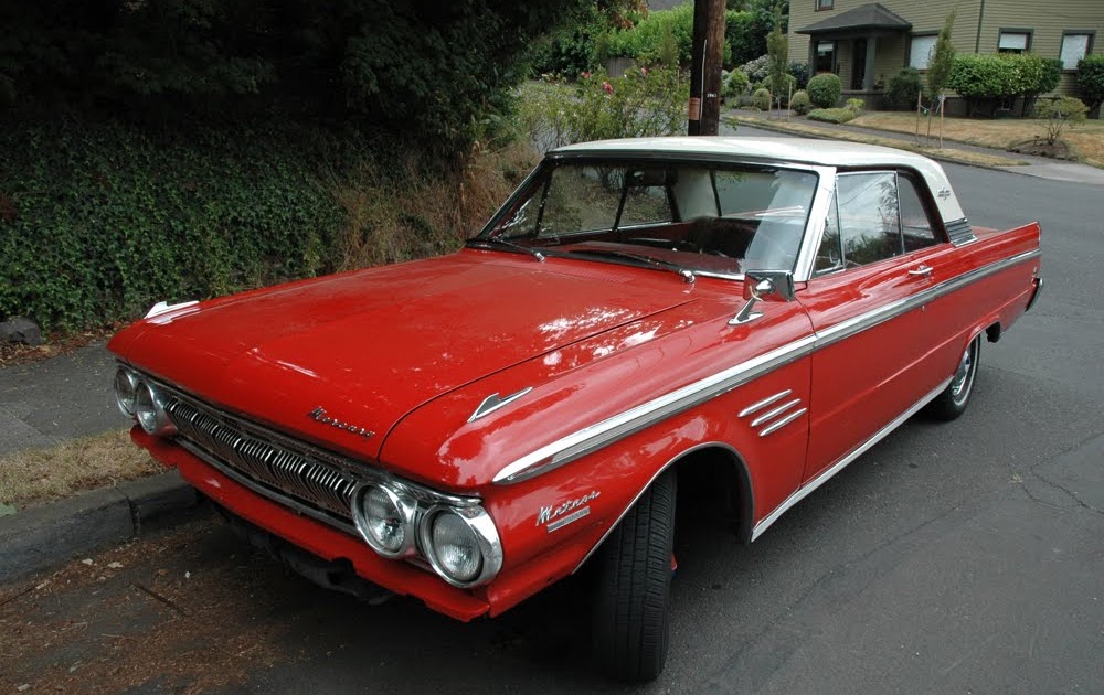 OLD PARKED CARS.: 1963 Mercury Meteor S-33 Custom Hardtop.