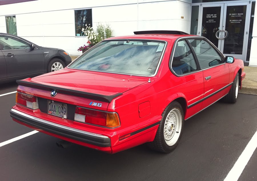 OLD PARKED CARS.: 1986 BMW M6.