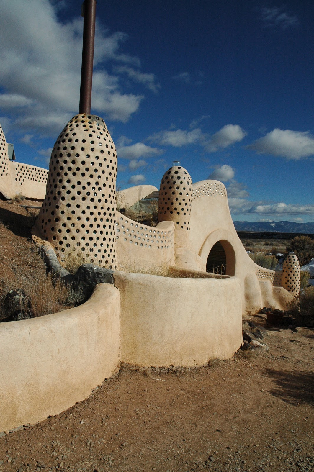 design vessel: Utopian design in society: Earthships