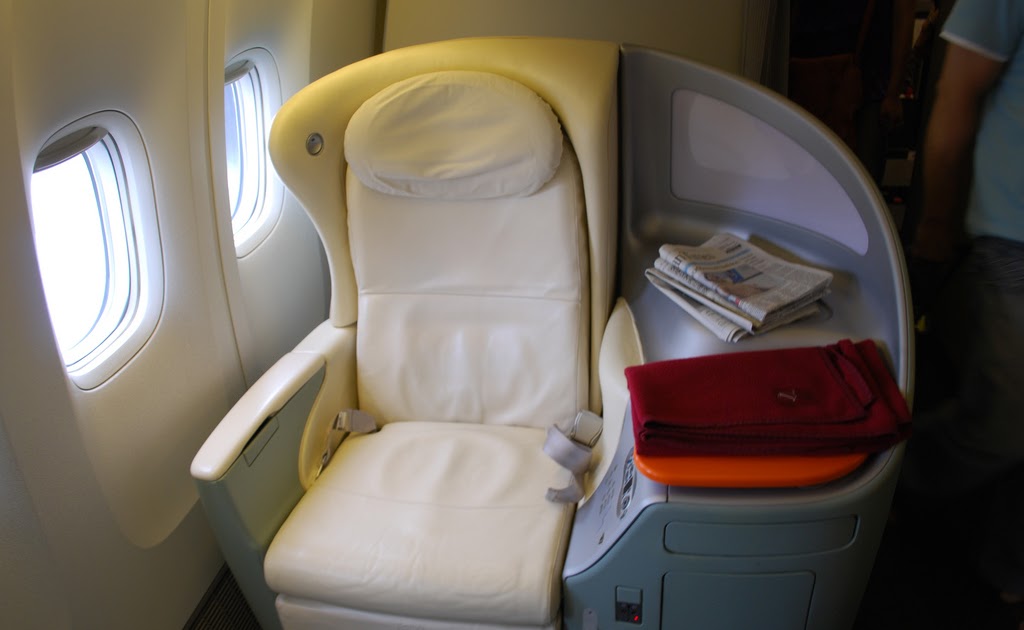 airplane-pics: japan airlines SKY SLEEPER seat