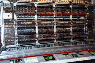 Baú dos Computadores: IAS ( 1952) Uma máquina de Bits paralelos