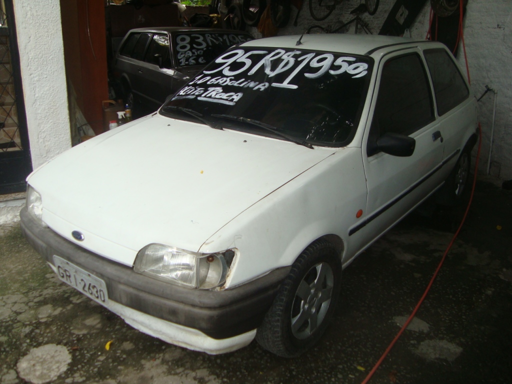 CLASSIFICADOS: VENDO FIESTA 95