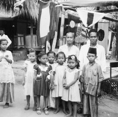 A Jalan Kayu Malay Wedding and Family 1950s - photos by Ted Wilkins