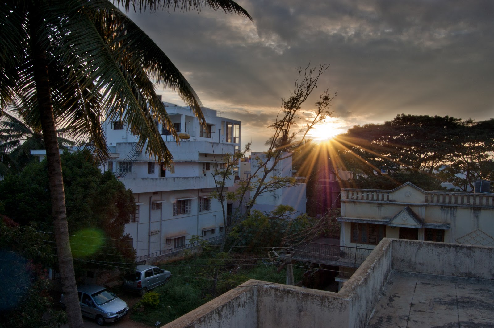 Achieving the sunburst effect with digital camera ~ thru the lens