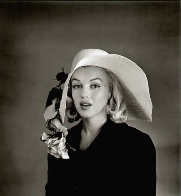 Holy Ground: BLONDA MARILYN:MOARTEA LUI JOHNNY HYDE