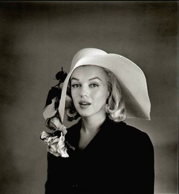 Holy Ground: BLONDA MARILYN:MOARTEA LUI JOHNNY HYDE