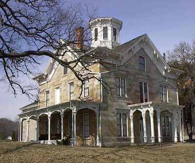 10 Real Ghost Houses Stories