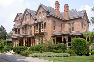 10 Real Ghost Houses Stories