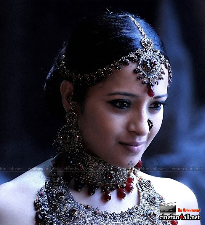 Tamil Celebrity Pictures: hot actress Reema Sen navel show HQ images ...