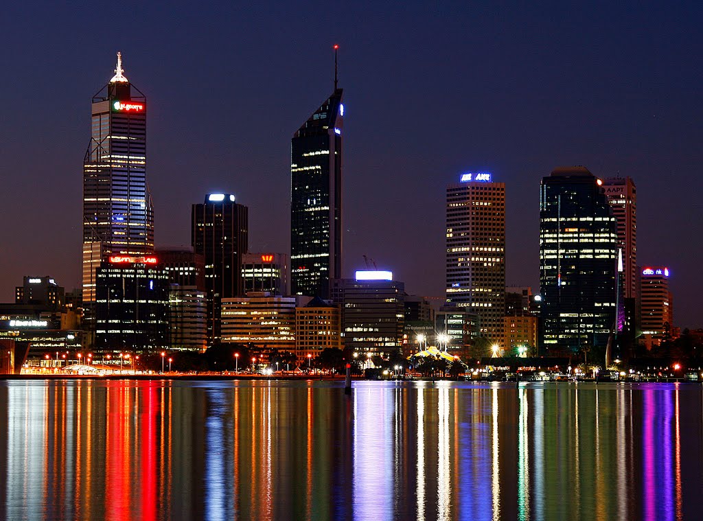 KUALA SKYLAB: AUSTRALIA PHOTO. PERTH. NIGHT VIEW.