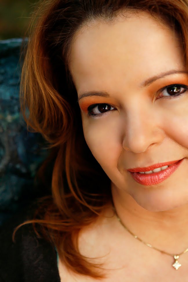 Iris Miranda - [Poeta Portoriquenha] - Revista Biografia