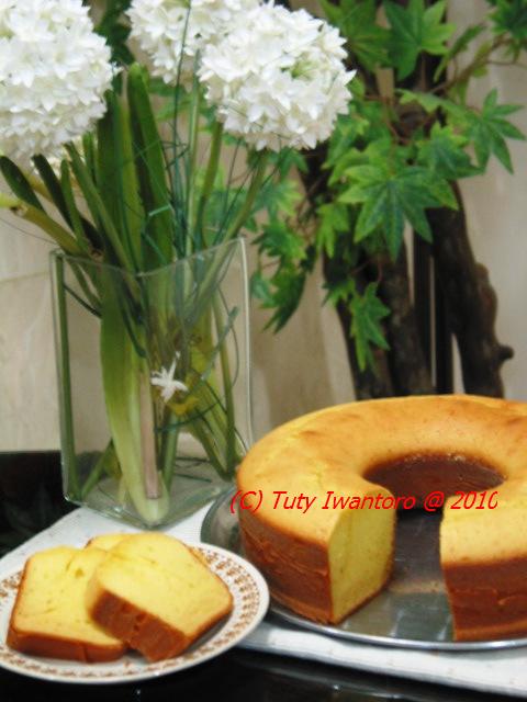 FOOD PLUS LOVE: Bolu Tape / Tape Cake