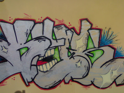 Graffiti Porto: Rek ROCK Bomb!