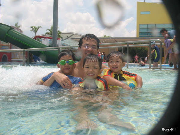 SengkangBabies: Anchorvale Swimming complex - family fun