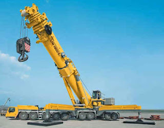 HITAM PUTIH: Worlds Most Powerful Mobile Crane.