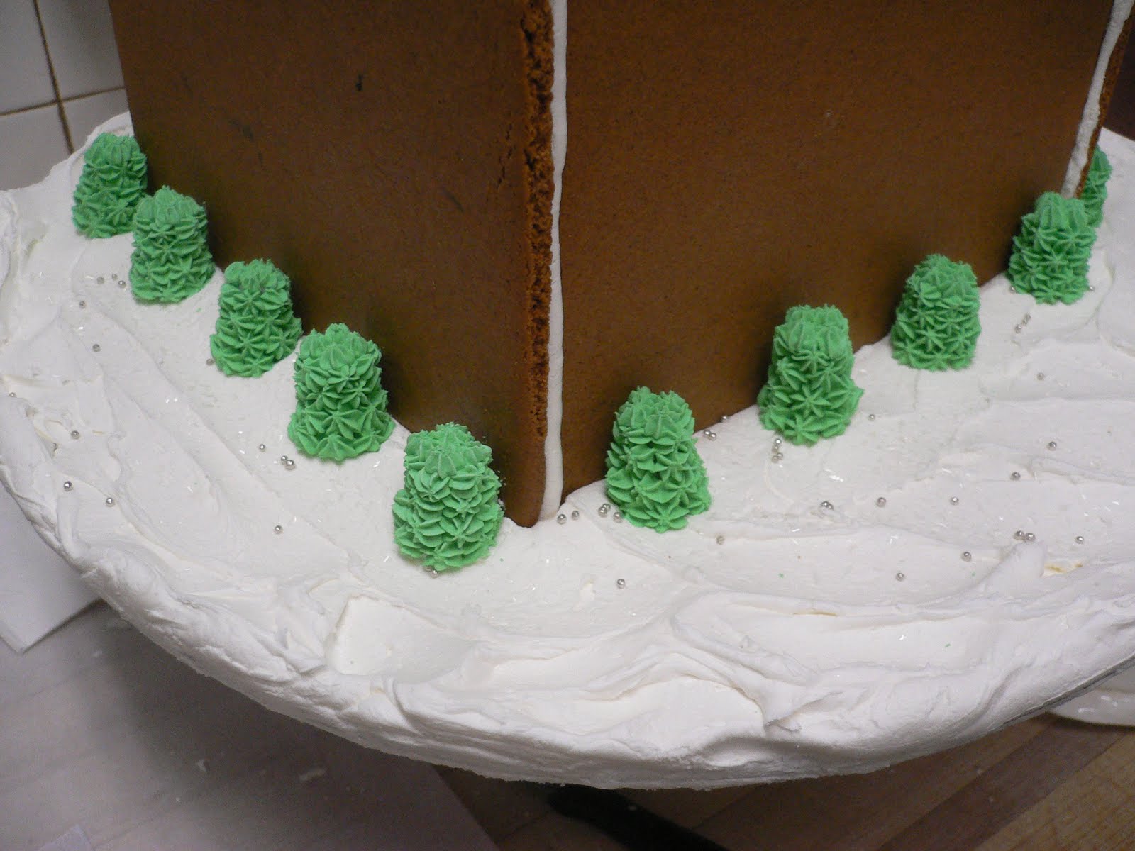 Victoria Love's Sweets: Gingerbread House Primer Part 2