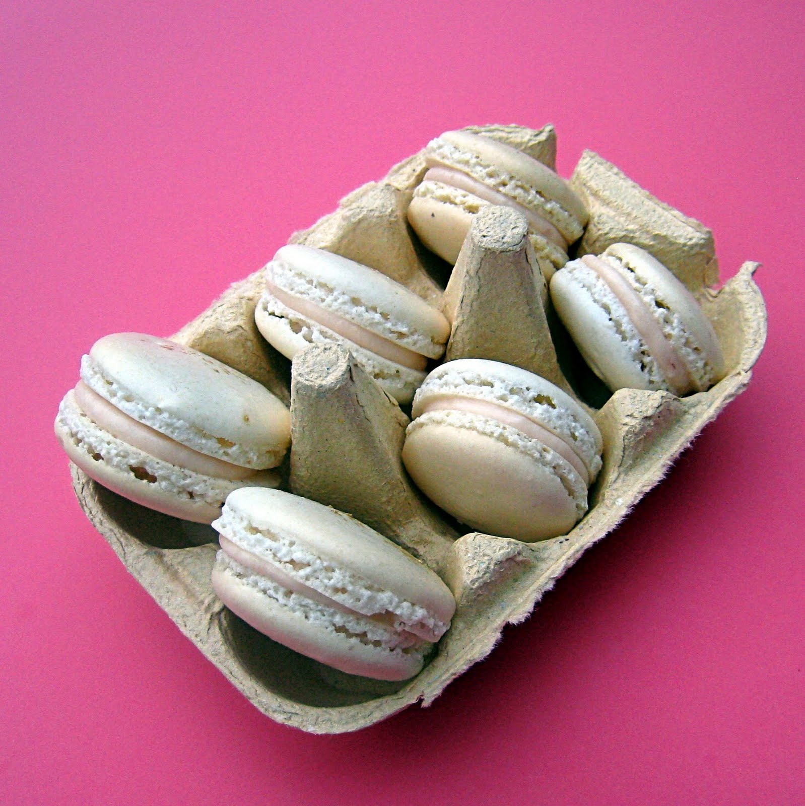 Delicious Delicious Delicious: Winter Strawberry Macarons