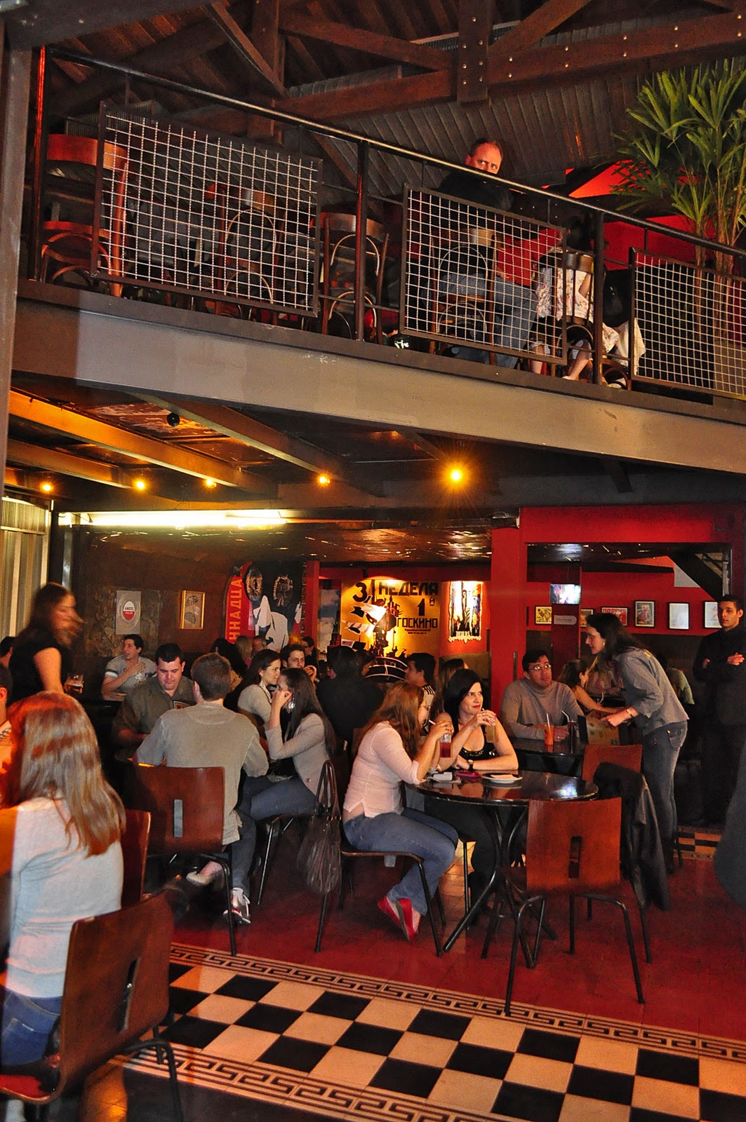 Elis Cabanilhas Glaser: Quinta é dia de Double Drink no Soviet Vodka Bar