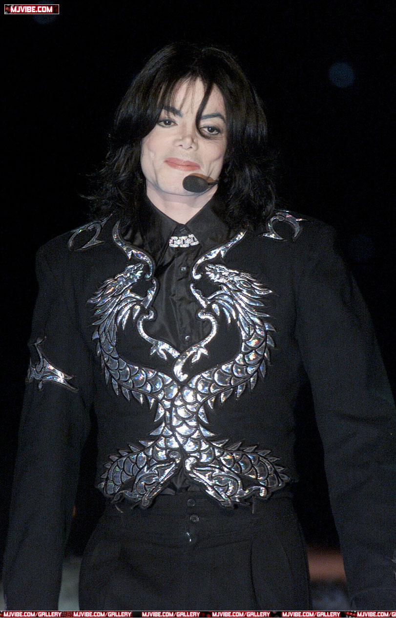 Lightness of Look : Michael Jackson's style