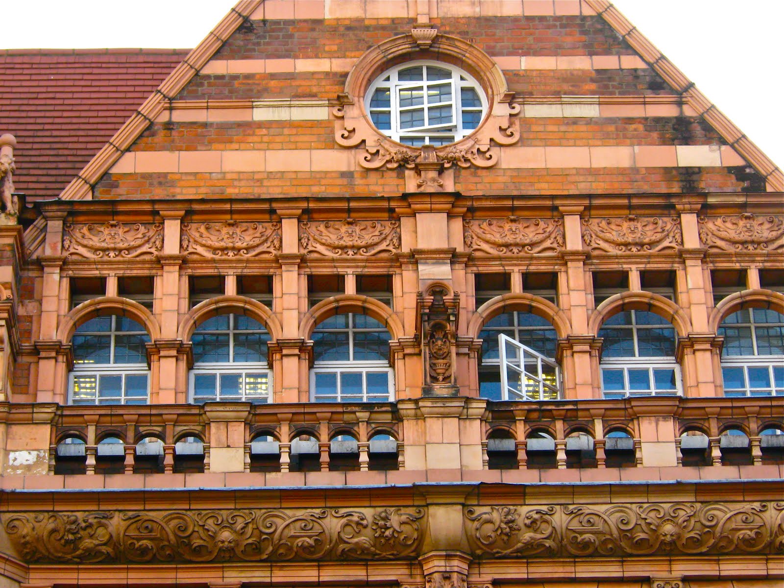 Viva la Voyage: The Architecture of England