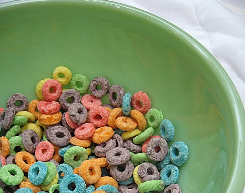 MooMama: Make Necklaces from Cereal O's