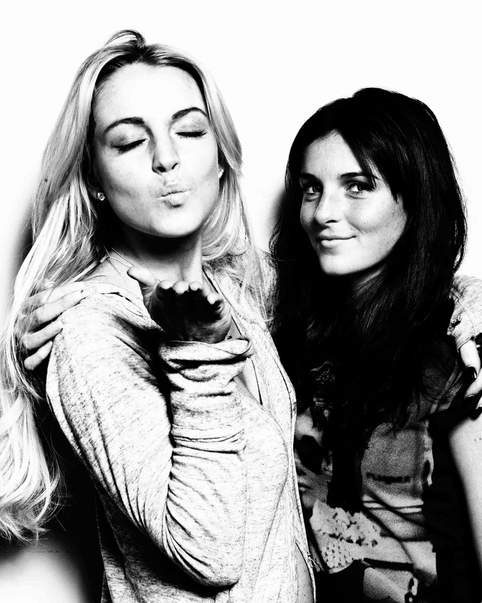 Lindsay Lohan Topless Part 2 ~ The victims of paparazzi