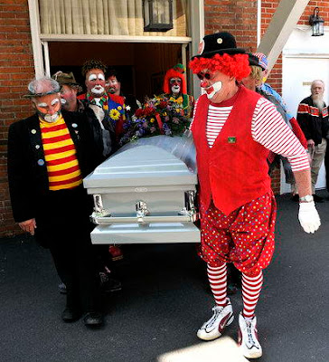 FUN GREEDY: Unusual Funeral