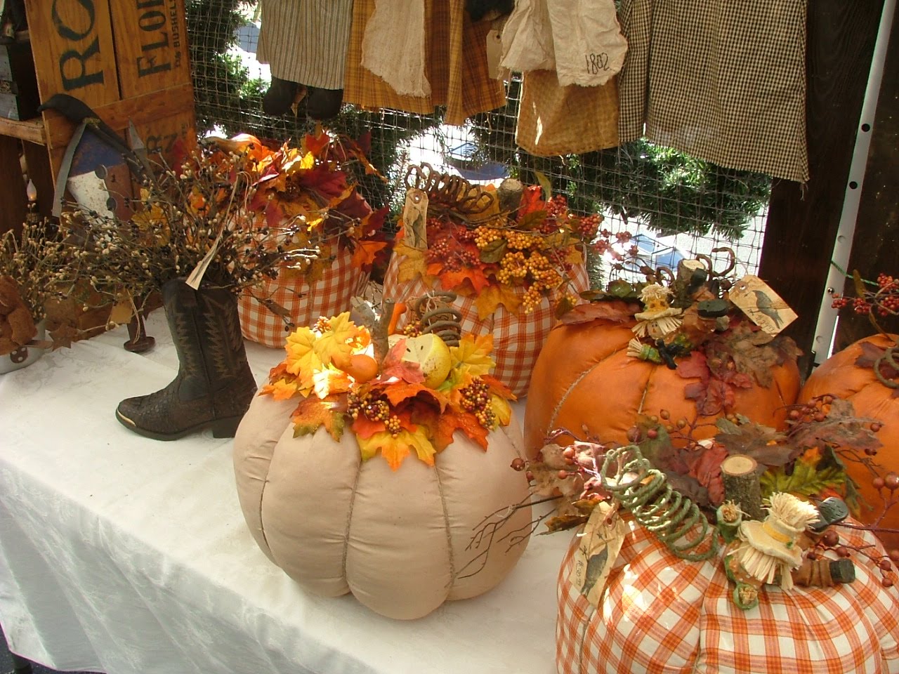 Country Primitives Vintage Market & The French Hen: Great Day In The ...