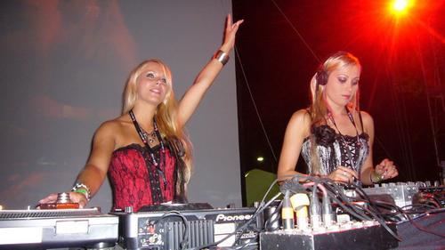 Chicas DJs - Imagui