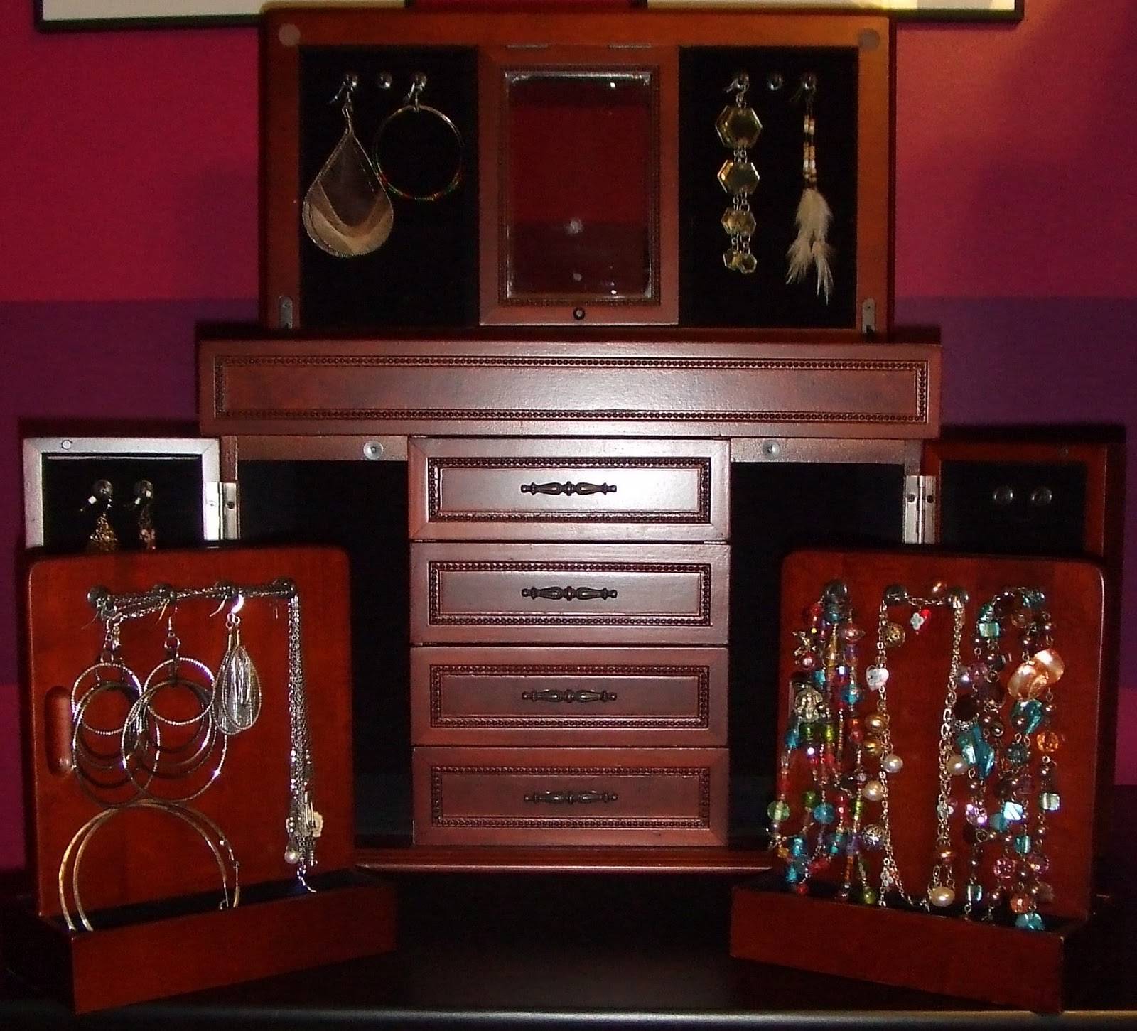 ORGANIZE CLEAN DESIGN: How to: Clean and Organize a Velvet Jewelry Box