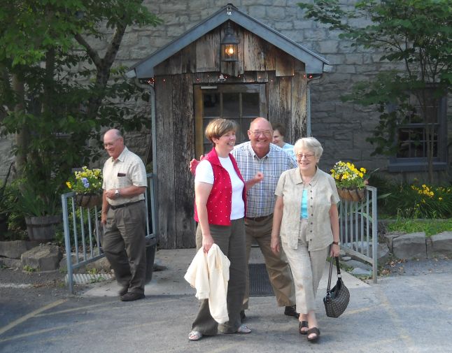 Glen and Darlene Snyder: Doe Run Inn Restaurant