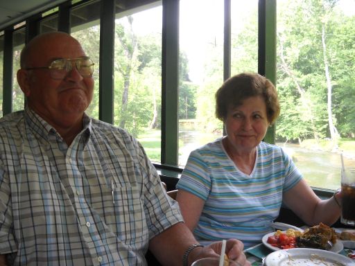 Glen and Darlene Snyder: Doe Run Inn Restaurant