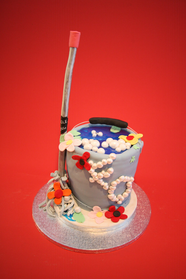 The Perfectionist Confectionist: Mop and Bucket Cake