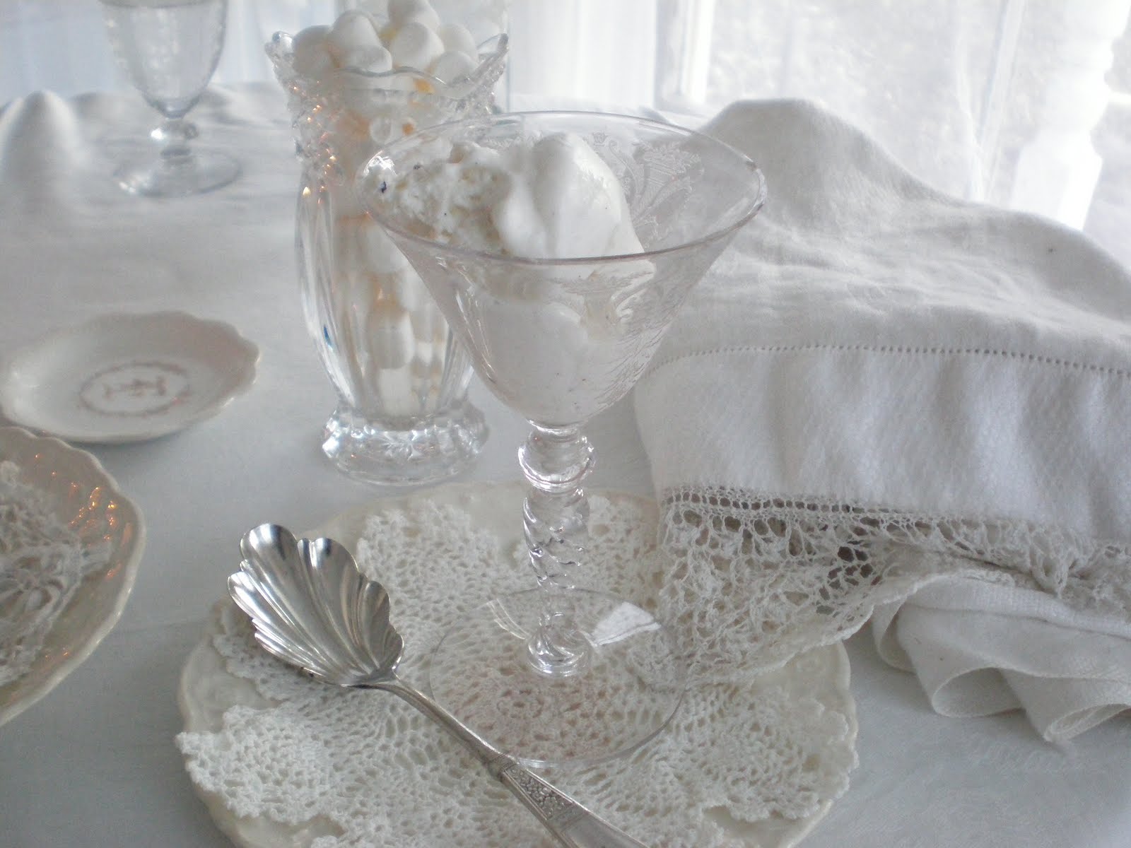 My Shabby Streamside Studio: An All-White Tablescape