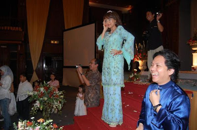 Gambar Perkahwinan Nor Azlina Redzuan, Pengacara Tv3 dan Datuk Yusof ...