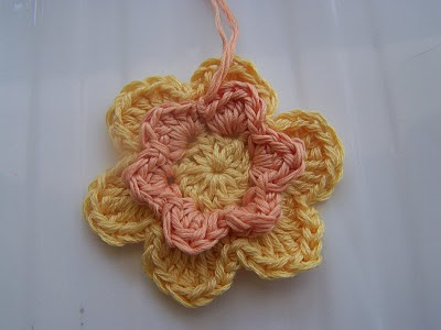 Crochet Stories: 3 layered crochet flowers - Tutorial